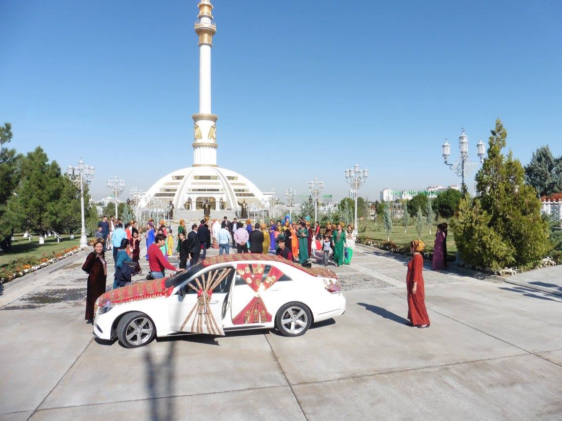 Turkmenistan to give every 10th tourist a free car | Saiga Tours